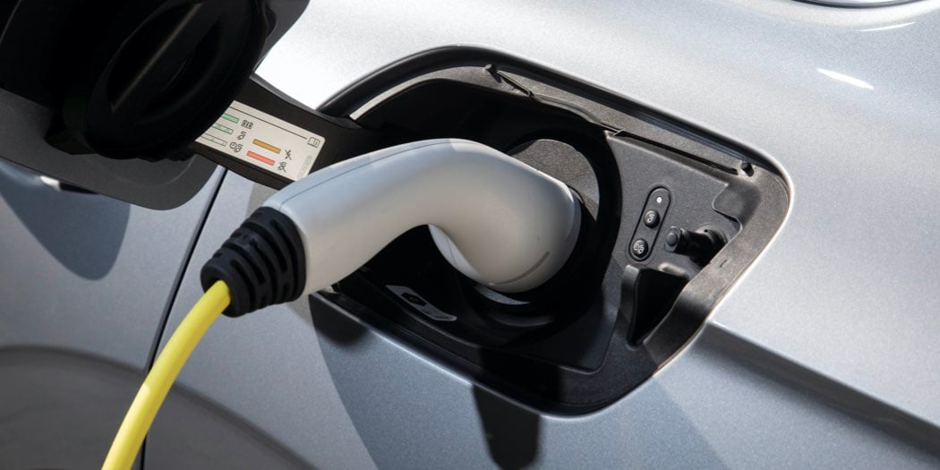 Come guidare un'auto ibrida: consigli e suggerimenti